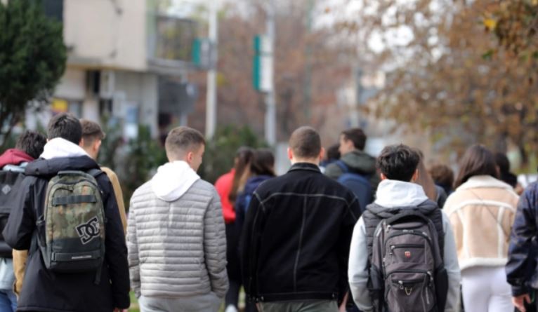 Дојави за бомби во 32 училишта во Скопје и едно во Прилеп